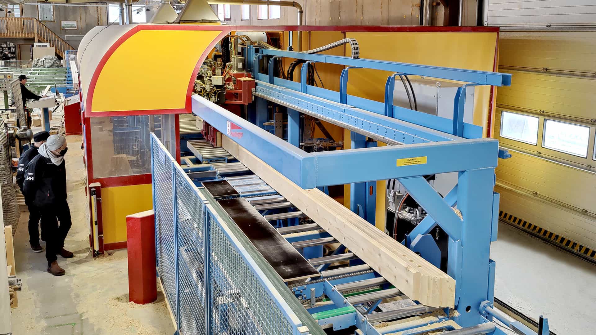 KUUSAMO LOG HOUSES LAMINATED LOGS ARE MADE WITH CARE - Kuusamo Hirsitalot